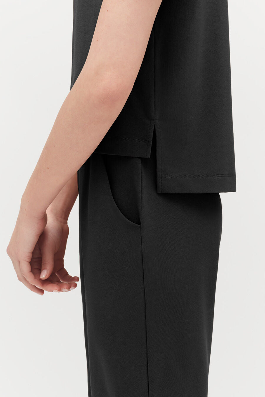 Padded Shoulder Cropped Tee – Cuyana